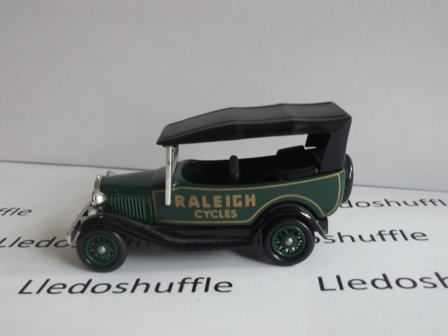 DG14008, Model A Ford Car with Hood, Raleigh Cycles – Lledo Models