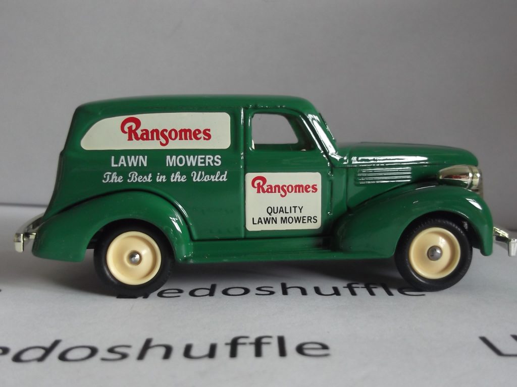 DG30016, Chevrolet Sedan Delivery Van, Ransomes Lawn Mowers – Lledo Models