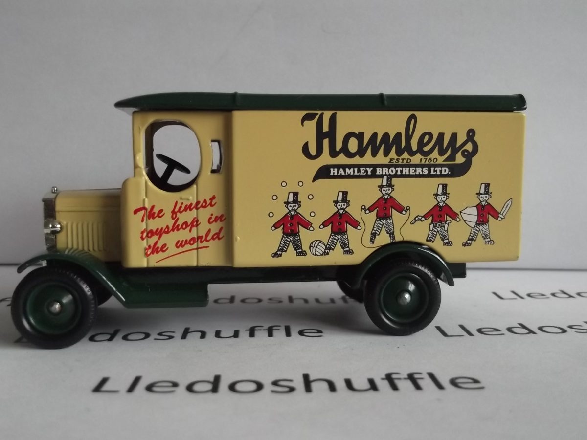 DG43011, Morris Van, Hamleys Toyshop – Lledoshuffle