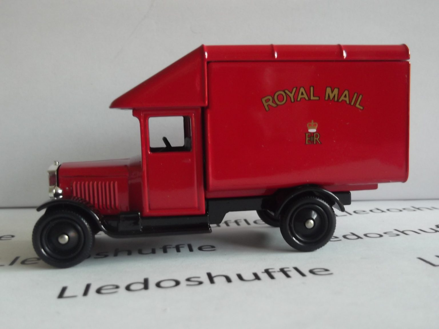 DG52024, Morris Parcels Van, Royal Mail ER – Lledo Models