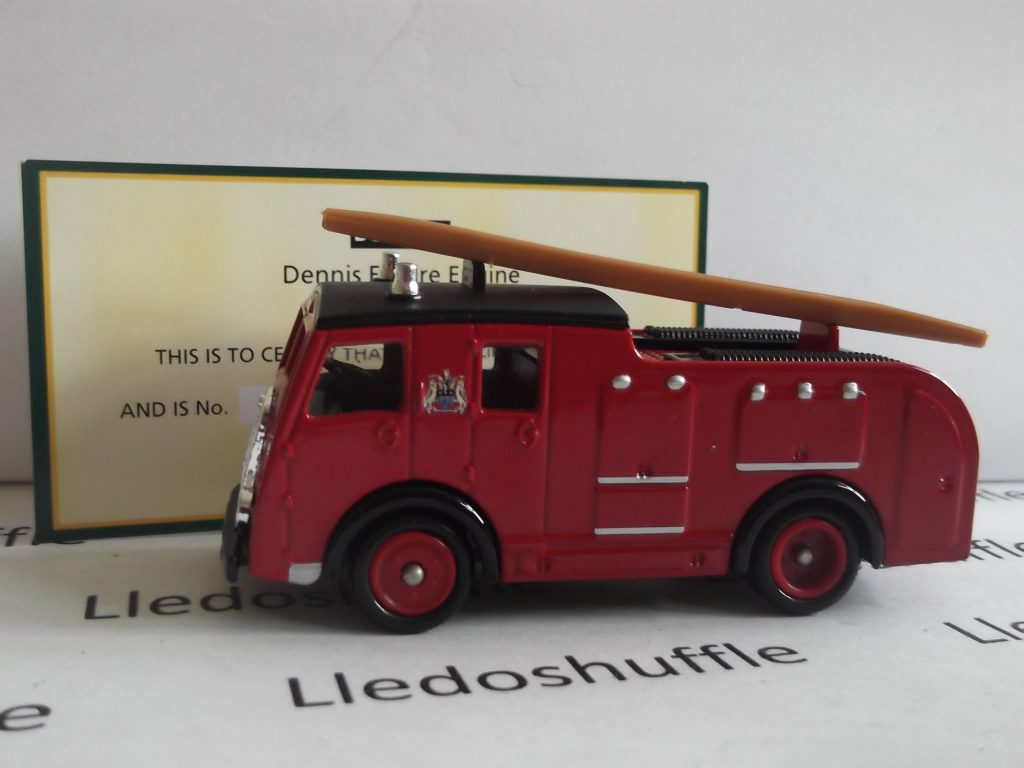 DG60019, Dennis F8 Fire Engine, Leeds City Fire Service – Lledo Models