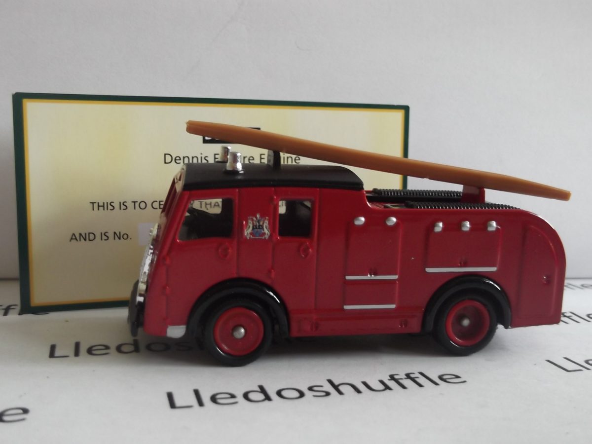 DG60019, Dennis F8 Fire Engine, Leeds City Fire Service – Lledo Models
