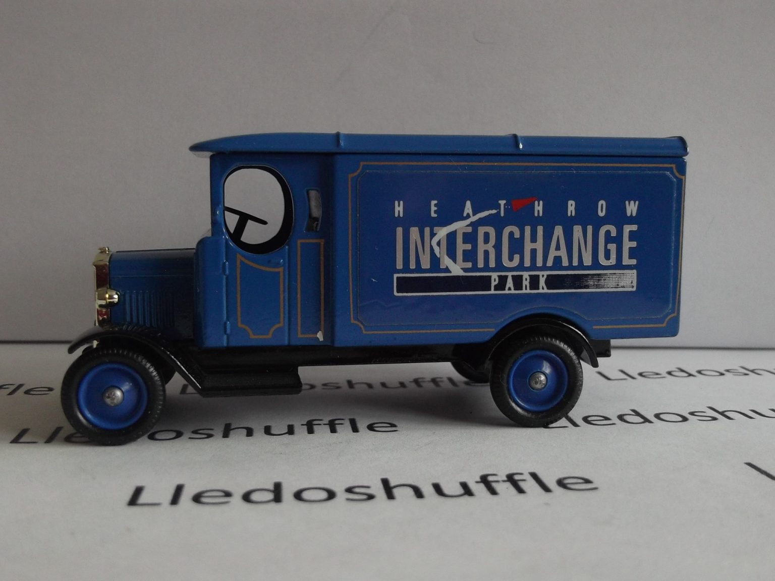 PV043, Code 3, Morris Van, Heathrow Interchange Park – Lledoshuffle