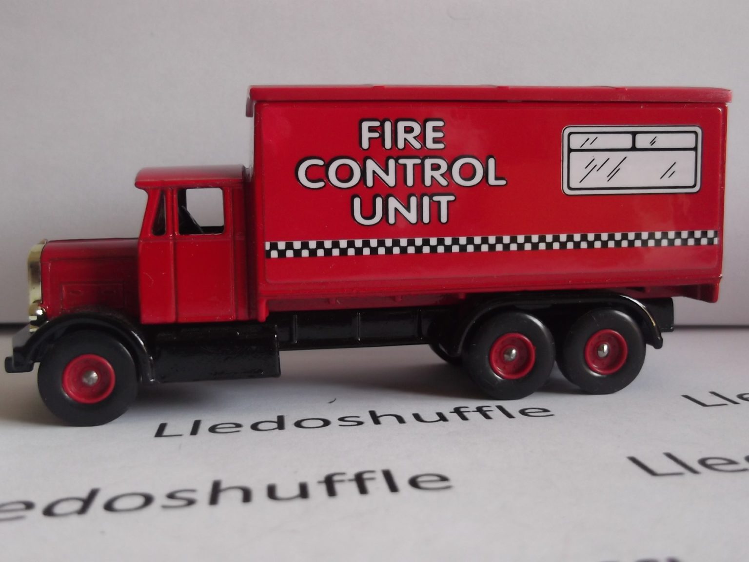 PV044, Code 3, Scammell 6w Truck, Fire Control Unit – Lledo Models