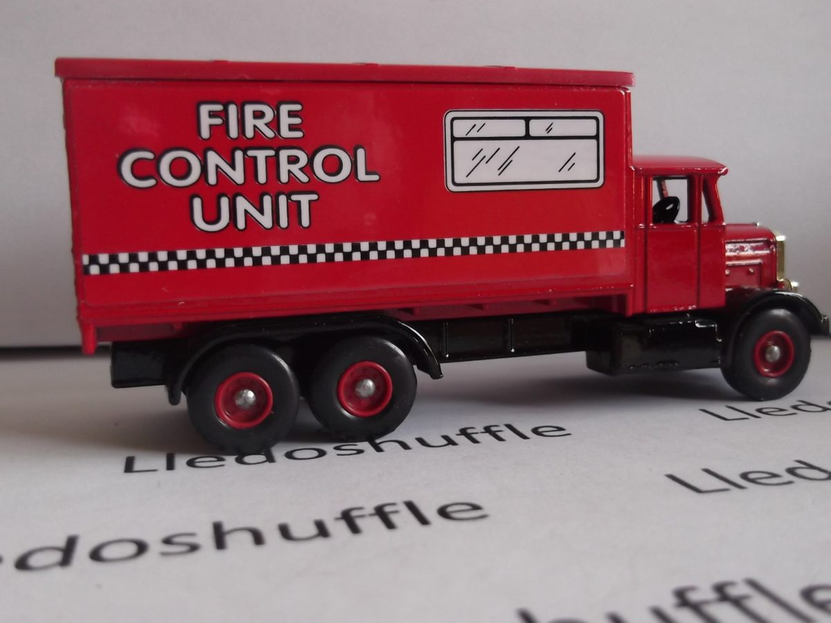 PV044, Code 3, Scammell 6w Truck, Fire Control Unit – Lledo Models