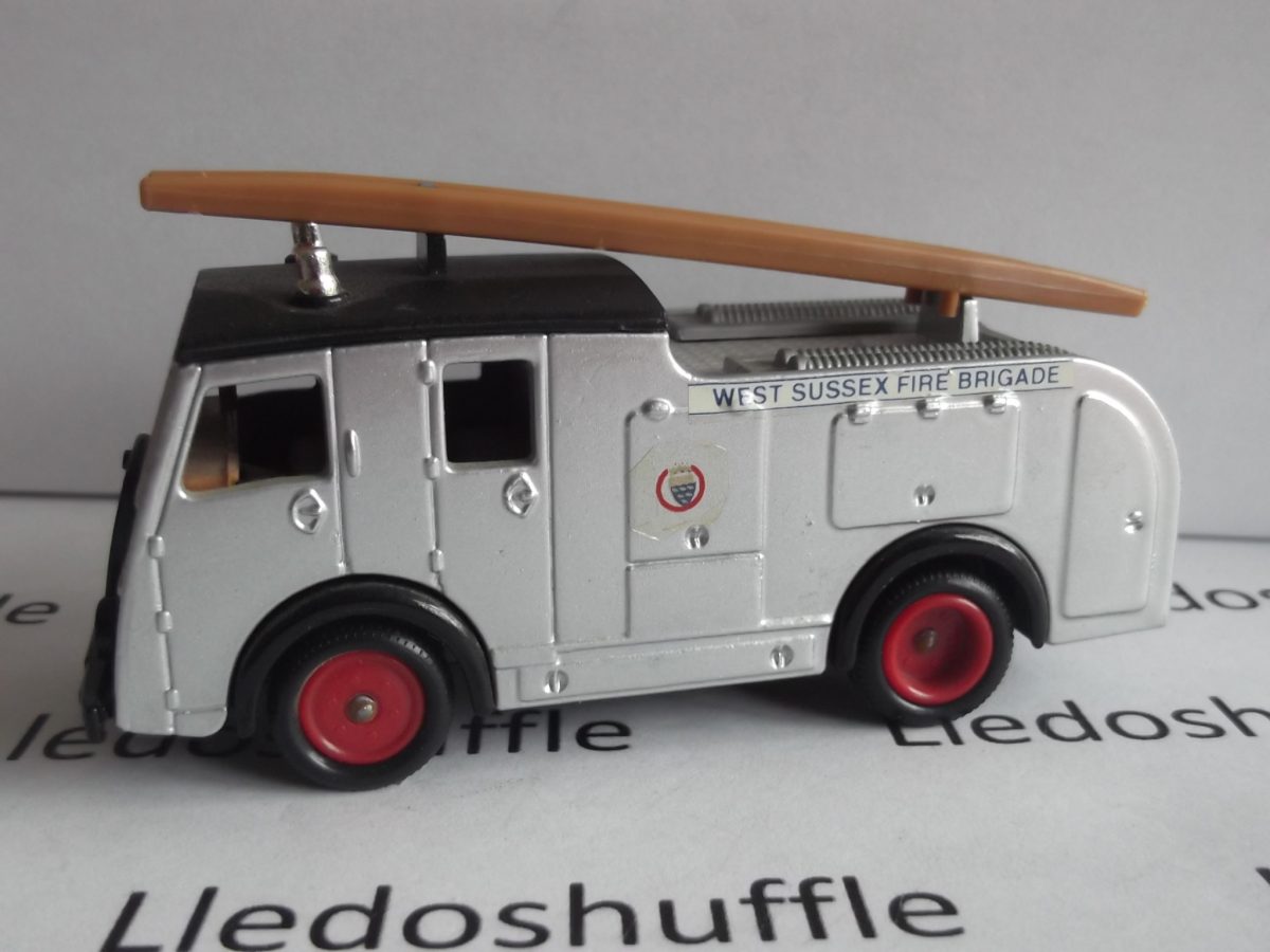 DG060, Code 3, Dennis Fire Engine, West Sussex Fire Brigade – Lledoshuffle