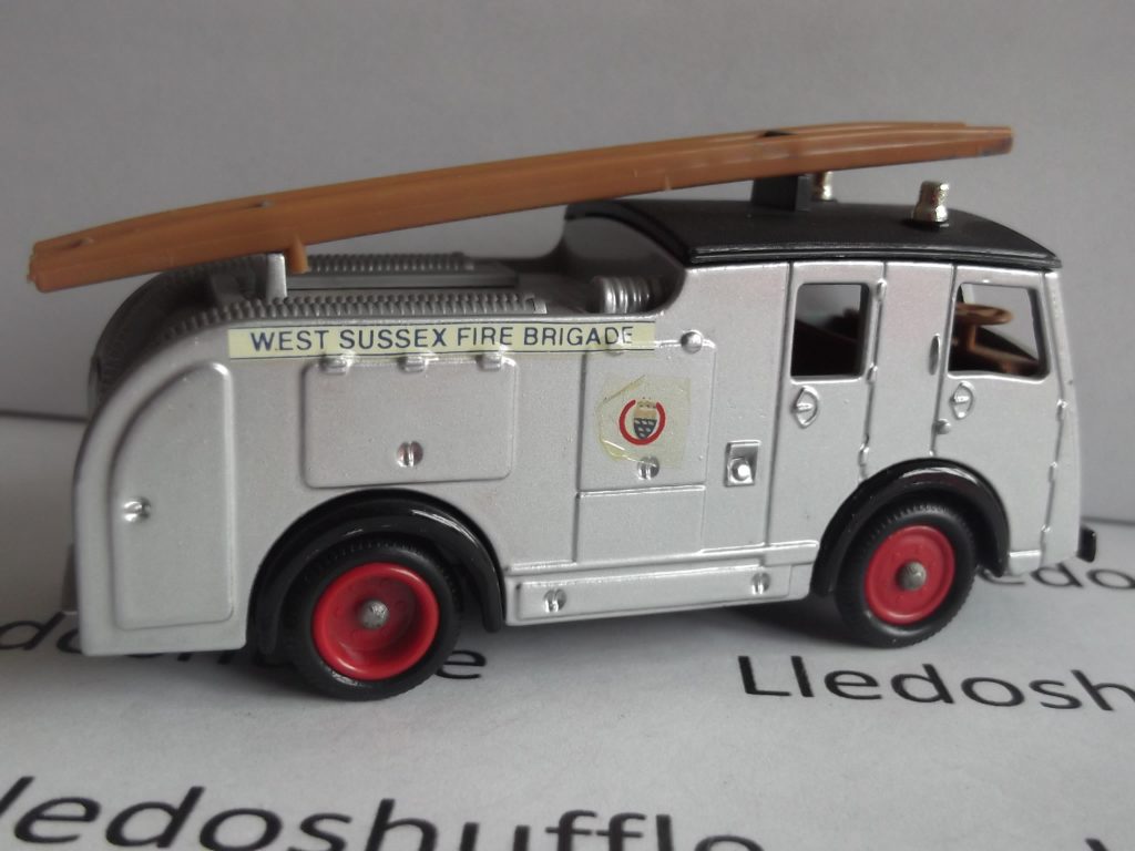 DG060, Code 3, Dennis Fire Engine, West Sussex Fire Brigade – Lledoshuffle