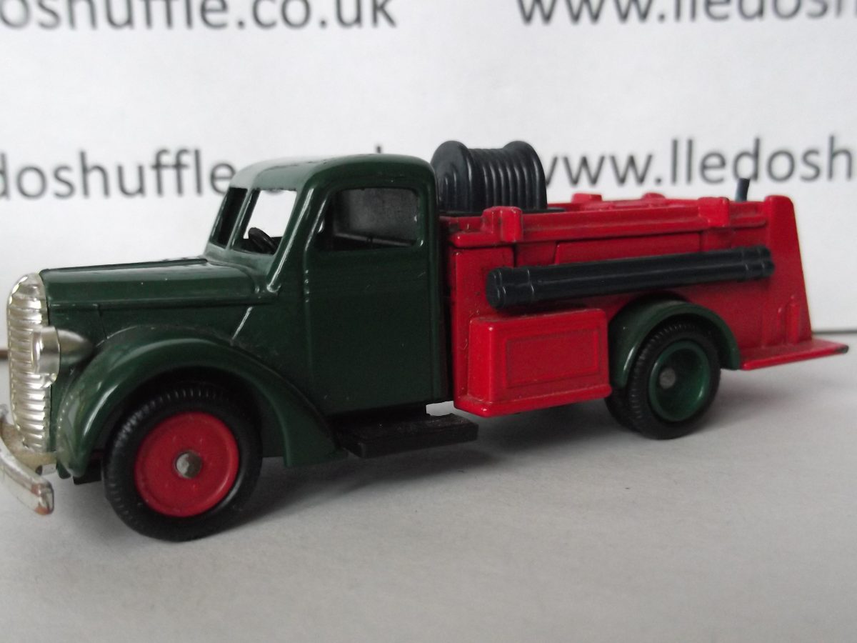 DG079, Code 3, Ford Fire Engine, Green and Red – Lledoshuffle