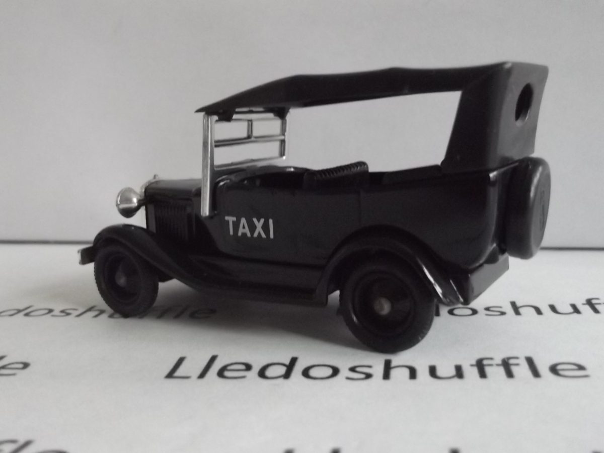 LP14002, Model A Ford Car with Roof, Taxi – Lledo Models