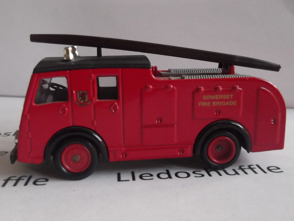 LP60018, Dennis Fire Engine, Somerset Fire Brigade – Lledoshuffle