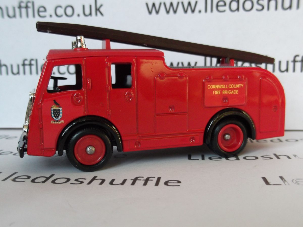 SP60006 Dennis Fire Engine, Cornwall County Fire Brigade – Lledo Models