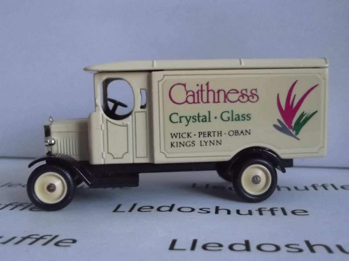 PV043, Code 3, Morris Van, Caithness Crystal – Glass – Lledoshuffle