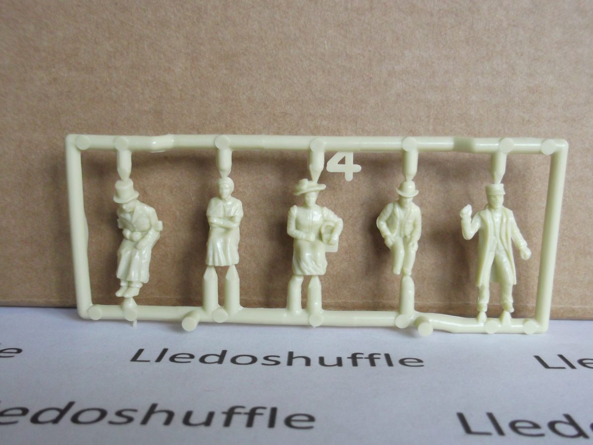 DG04, Horse Drawn Omnibus, Lledo Days Gone Plastic Figures – Lledoshuffle
