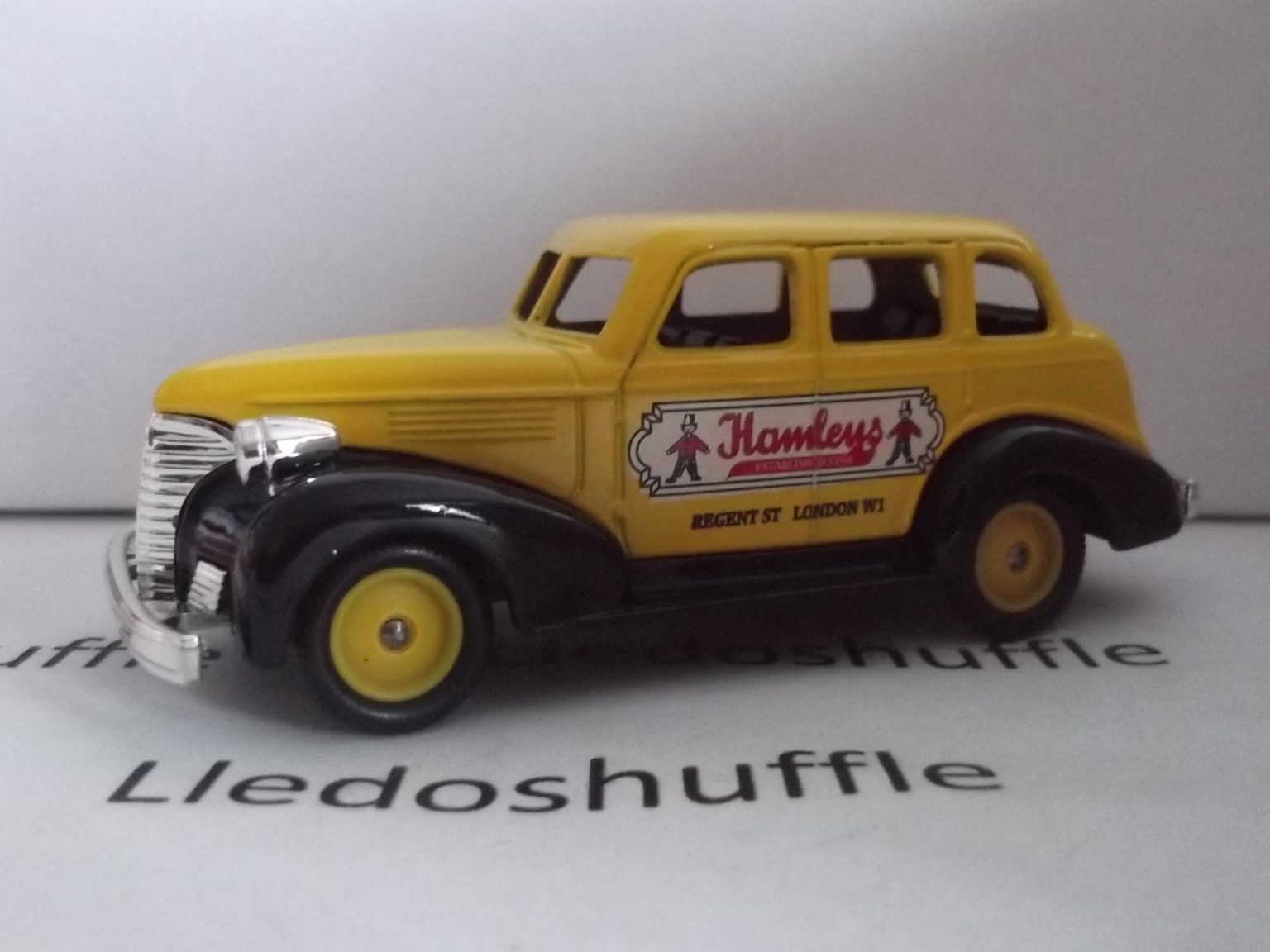 DG48012, Chevrolet Car, Hamleys Toyshop – Lledo Models