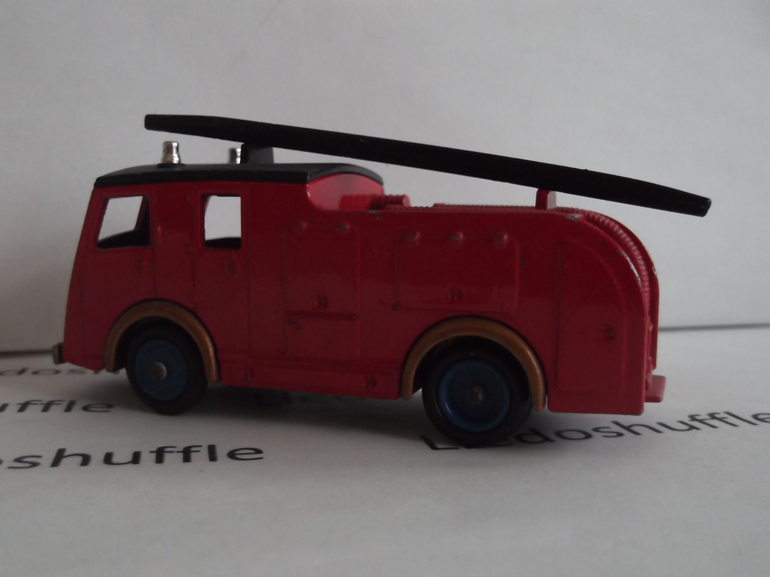 DG060, Code 3, Dennis Fire Engine, Colour Sample – Lledoshuffle