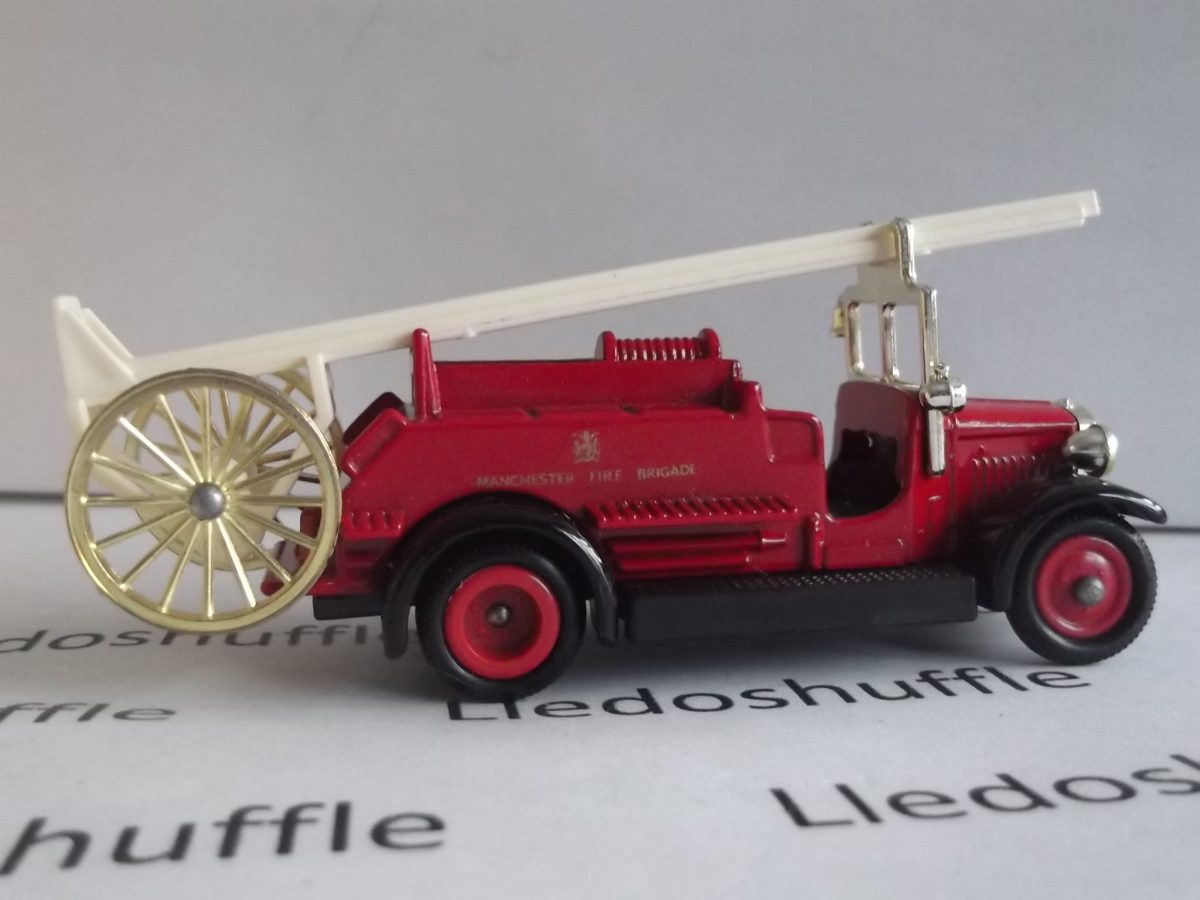 DG012, Code 3, Dennis Fire Engine, Manchester Fire Brigade – Lledo Models