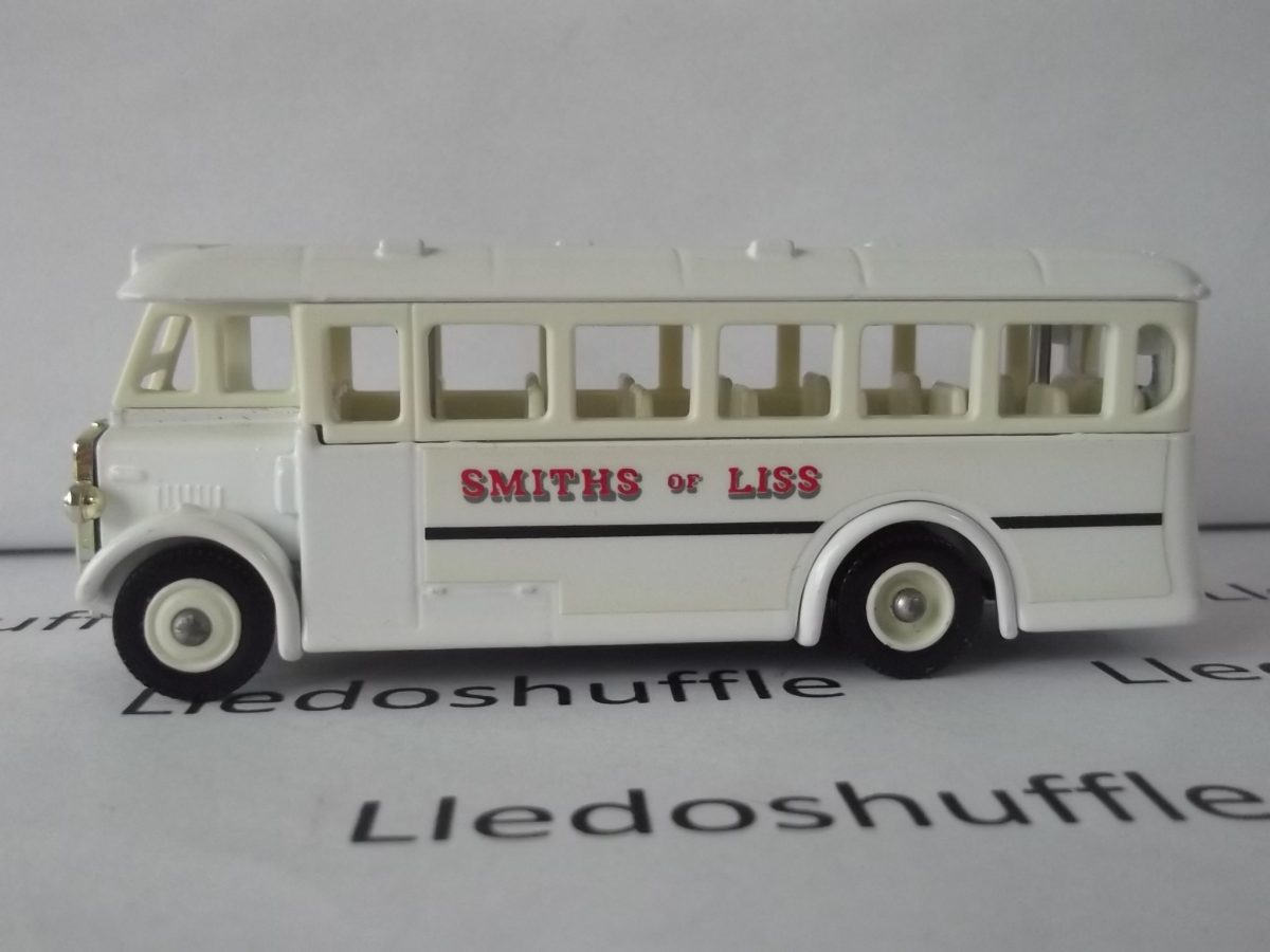 SP17017, AEC Regal Single Deck Bus, Smiths of Liss – Lledo Models